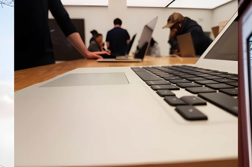 Why Apple MacBooks Continue to Lead in Design and Productivity